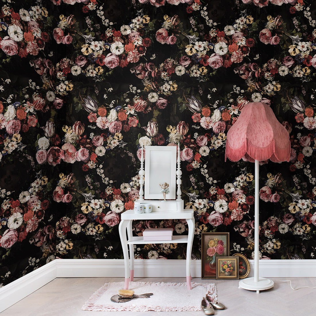 Sleeping Beauty Roses Mural Wallpaper (SqM) – Jass London